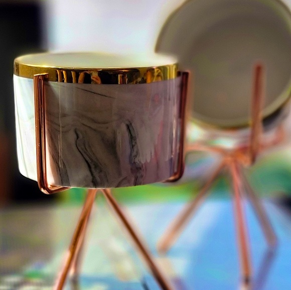 Menolana | Accents | 2 Marbled White Ceramic Rose Gold Stand Plant Pots ...